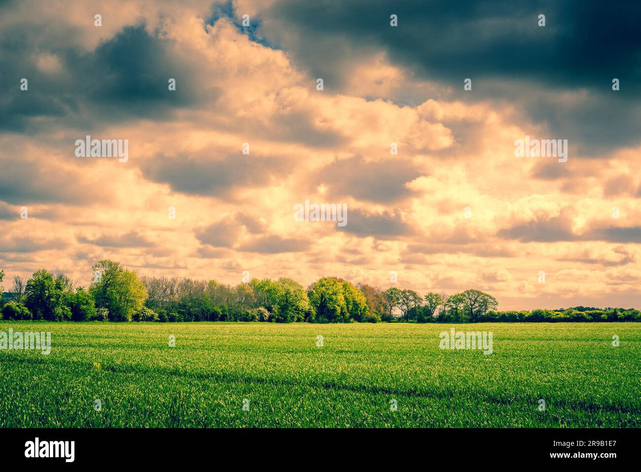 Dark cloud over countryside hi-res stock photography and images - Alamy