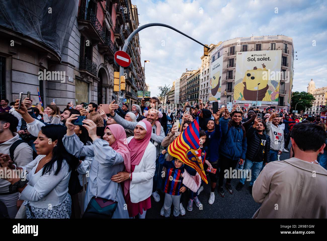 BARCELONA - MAY 15: FC Barcelona supporters welcome players during the ...