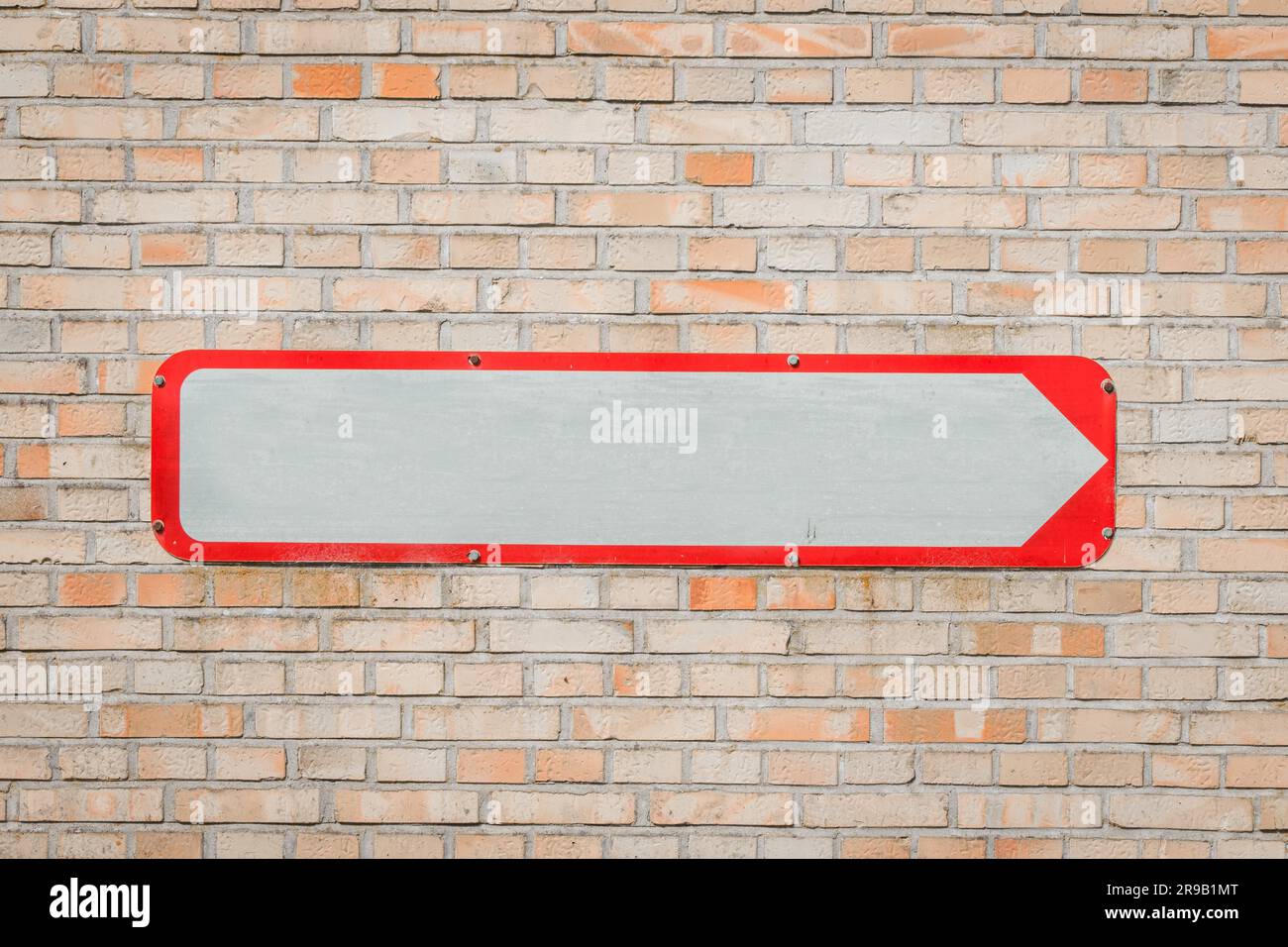 Arrow brick brick hi-res stock photography and images - Alamy
