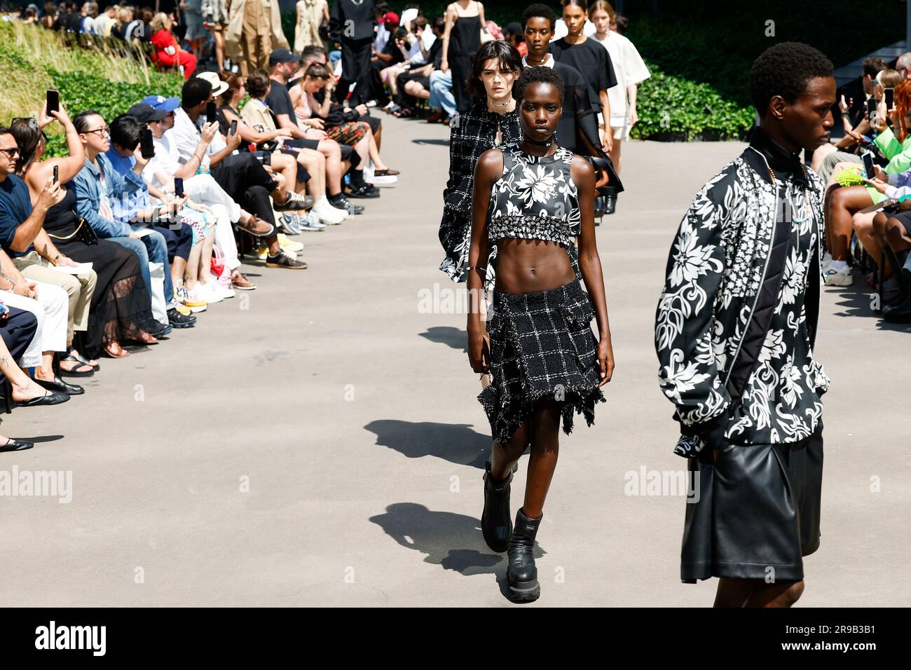 Paris, Frankreich. 25th June, 2023. SACAI Spring Summer 2024 Runway ...