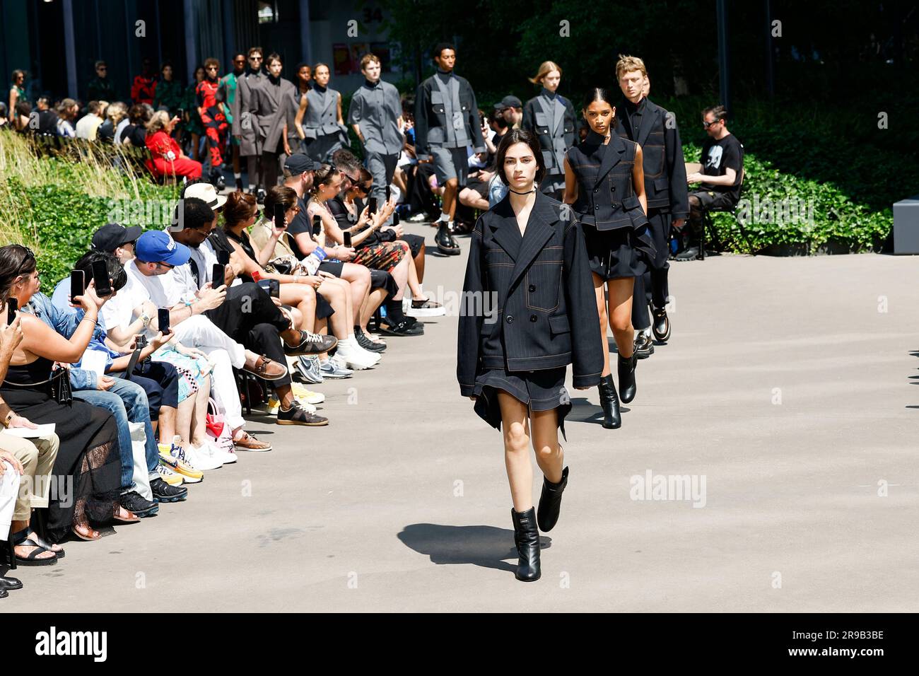 Paris, Frankreich. 25th June, 2023. SACAI Spring Summer 2024 Runway ...