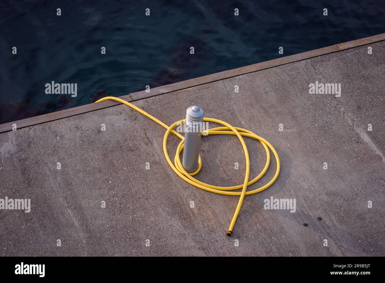 Harbor line hi-res stock photography and images - Alamy
