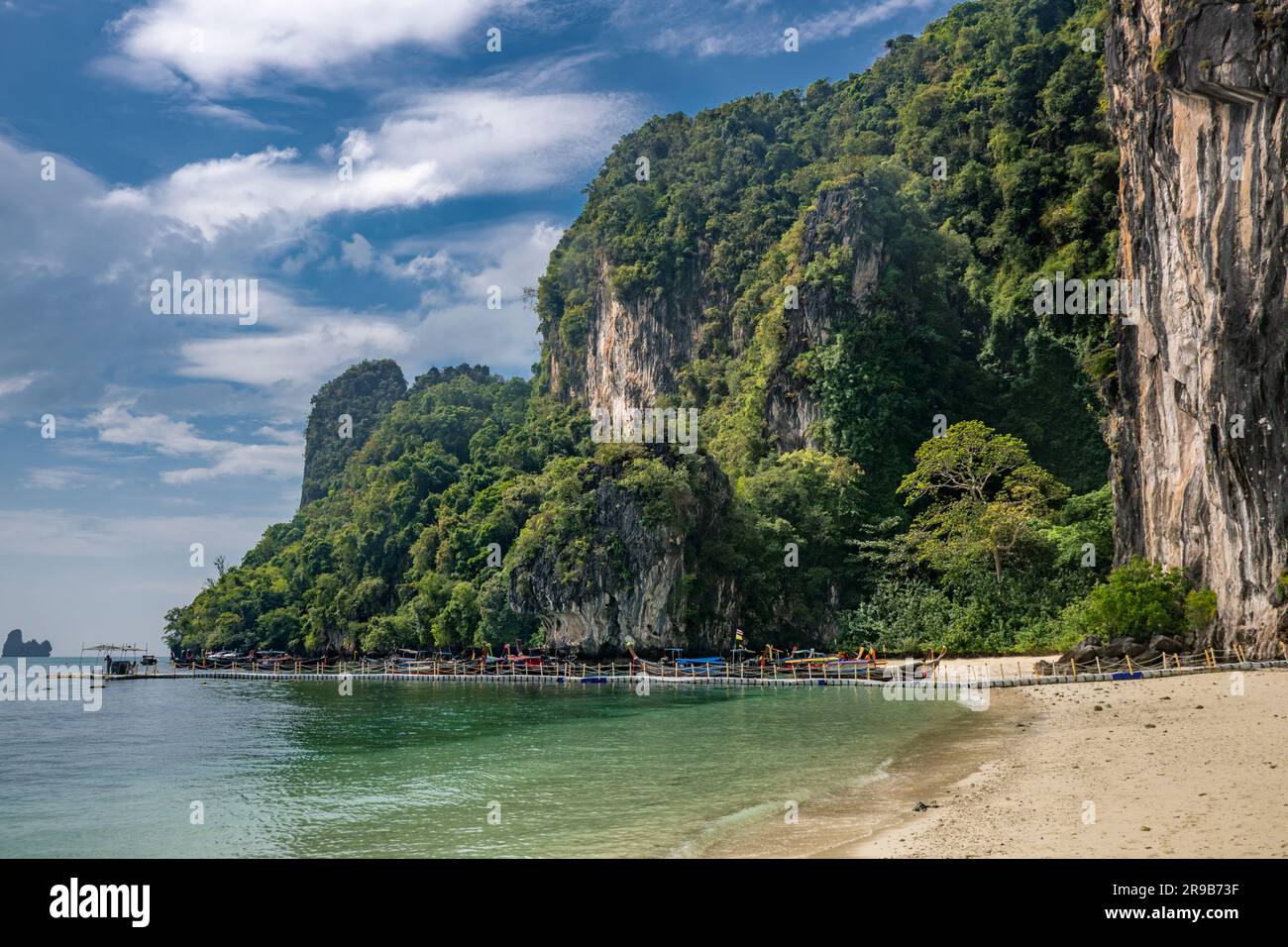 Limestone cliffs at beach hi-res stock photography and images - Alamy