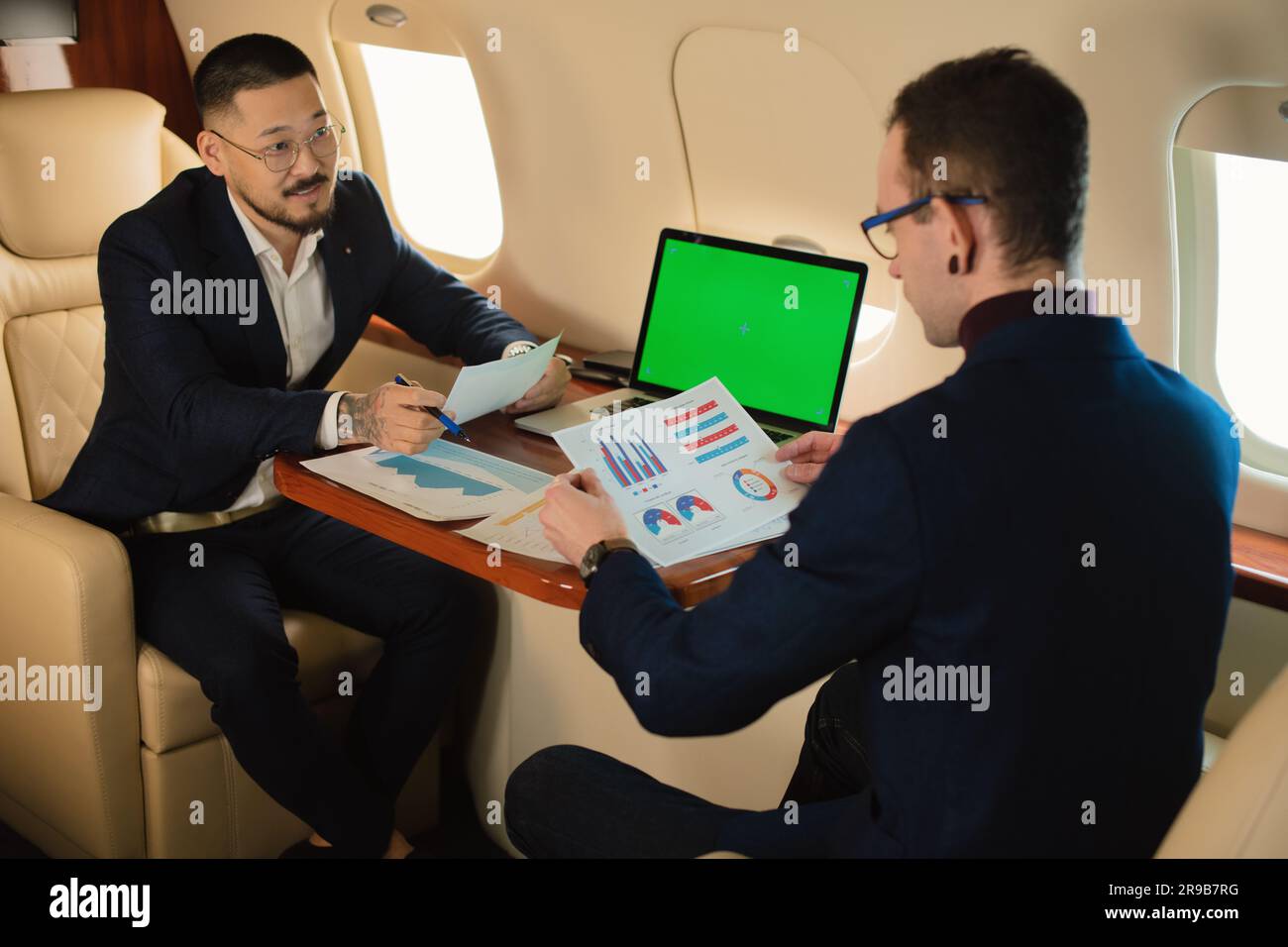 Couple flying business class hi-res stock photography and images - Alamy