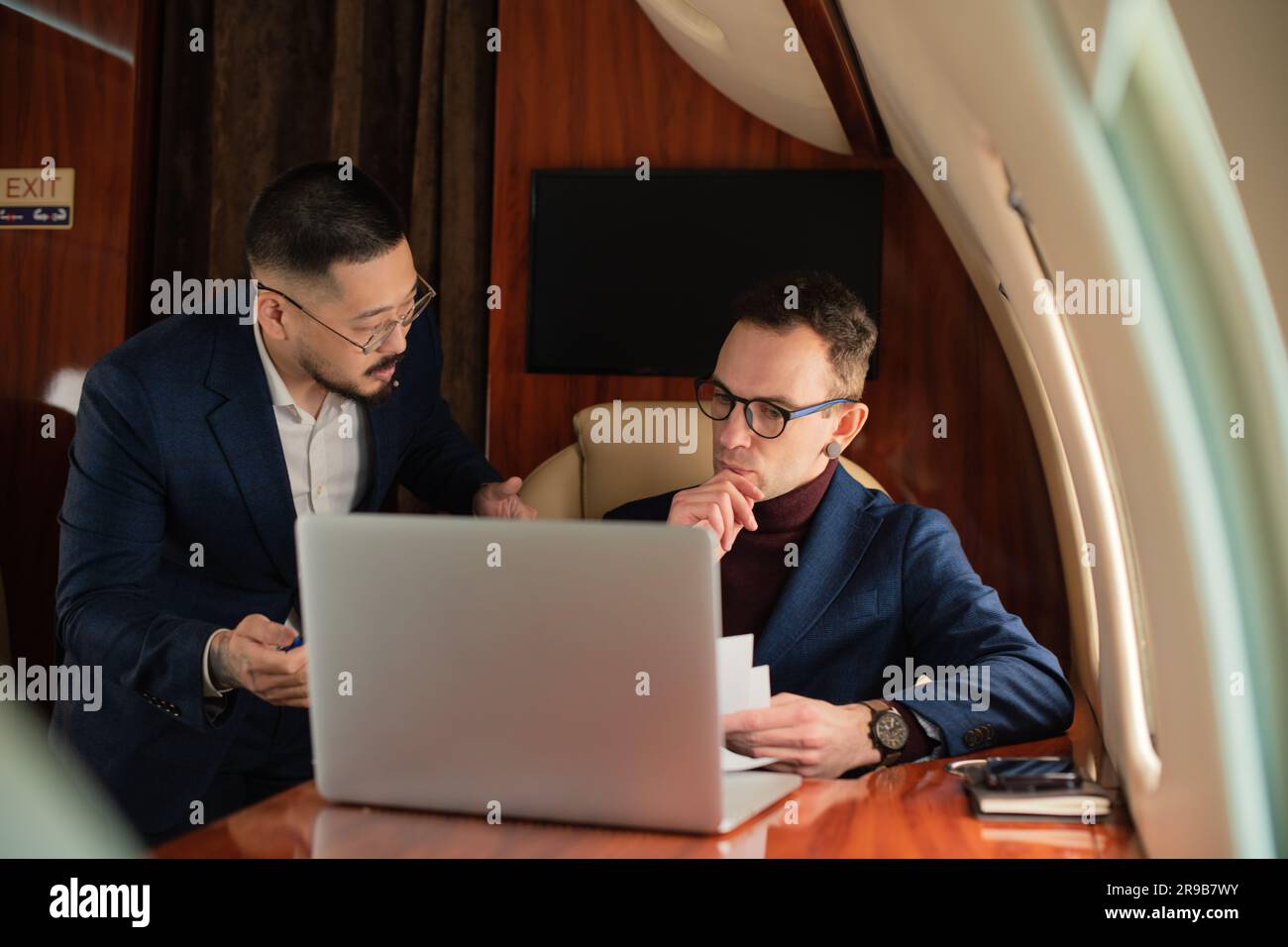 Couple flying business class hi-res stock photography and images - Alamy