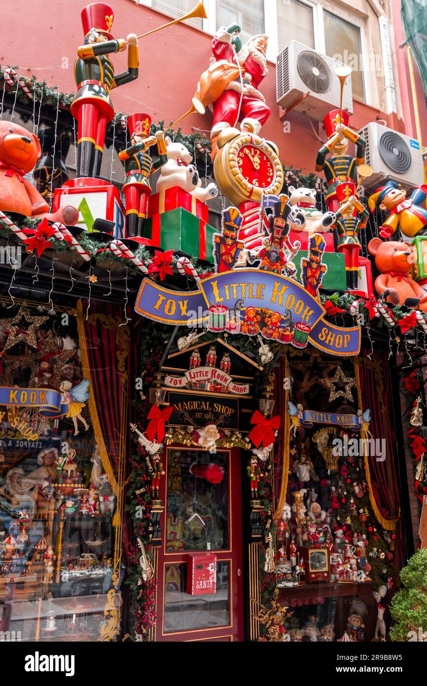 Traditional restaurant live music greece hi-res stock photography and ...