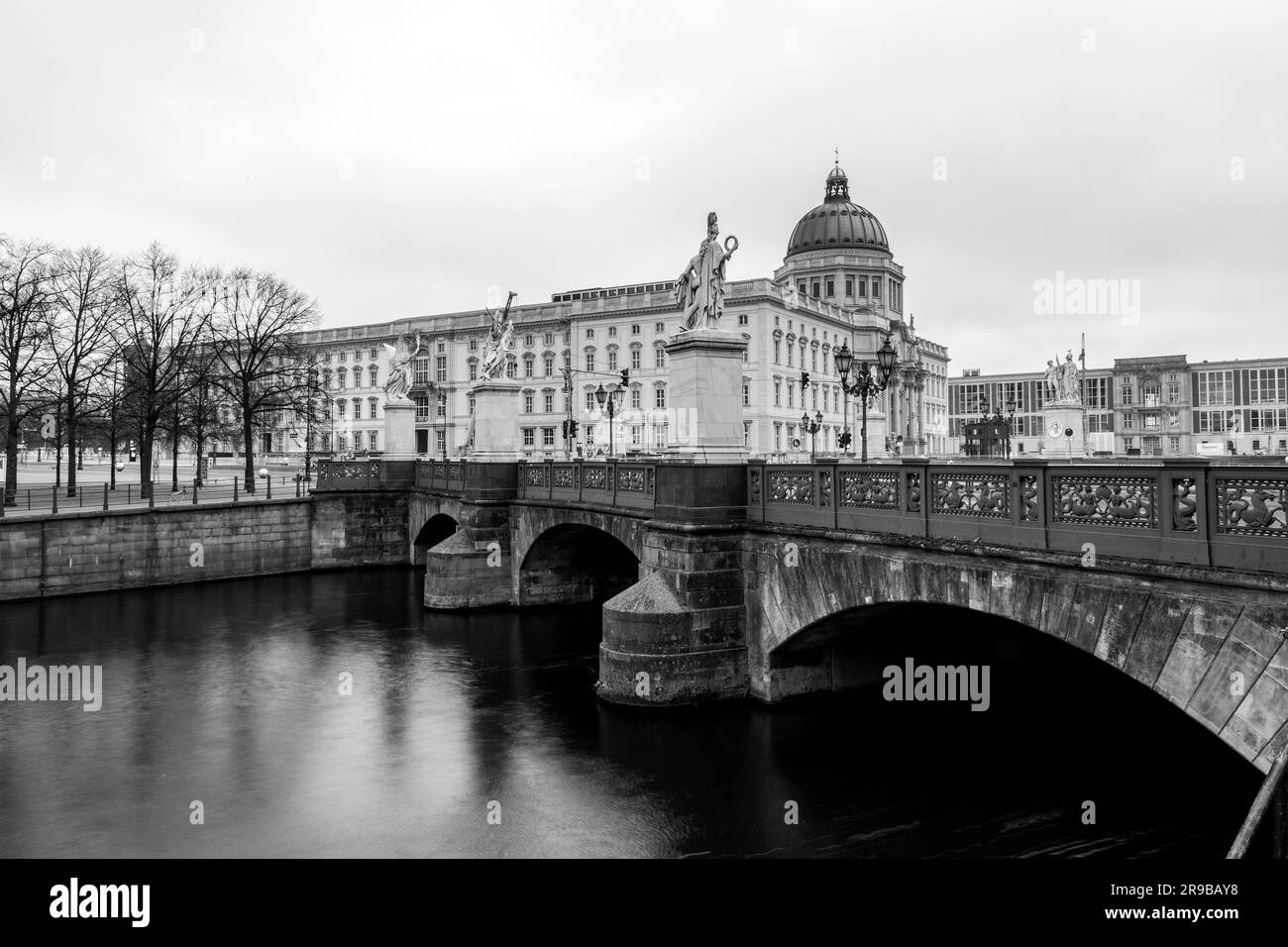Non traditional architecture Black and White Stock Photos & Images - Alamy