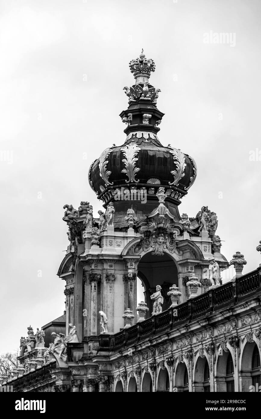 Old gold ornaments architecture Black and White Stock Photos & Images ...