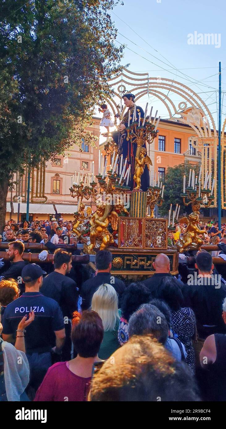 statue of saint anthony of padua, carried on the shoulders of the faithful - Processione dei ...
