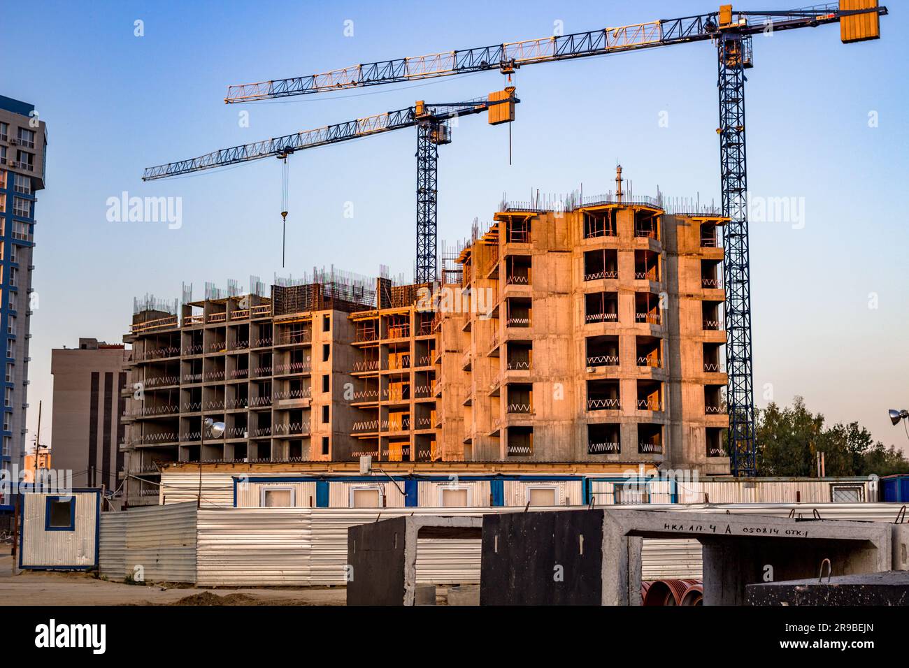 Construction site of a residential apartment building Stock Photo - Alamy