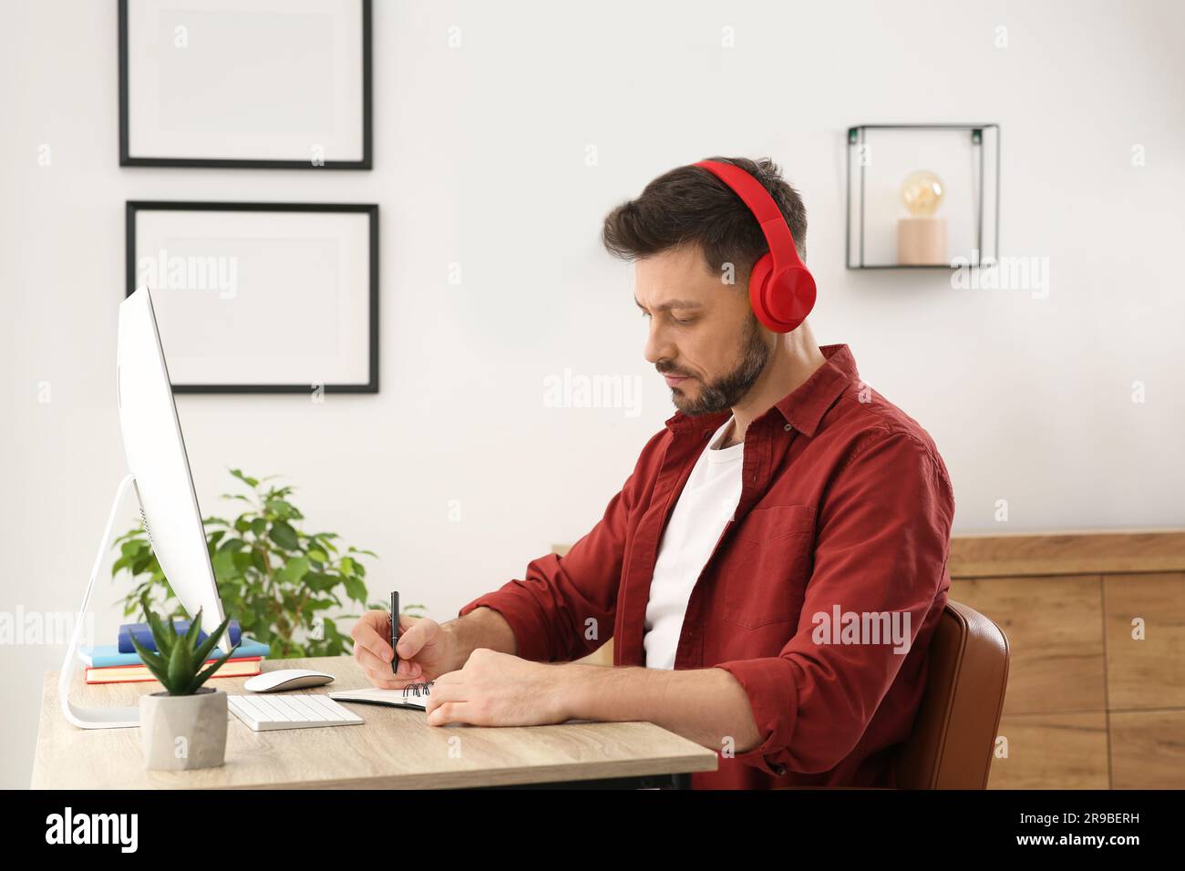 Man in headphones writing hi-res stock photography and images - Alamy