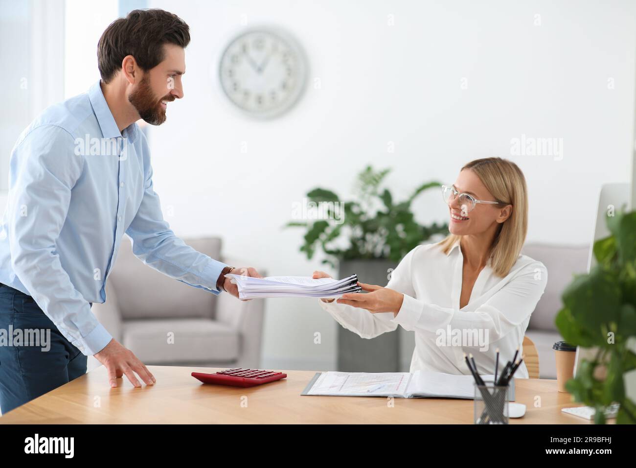 Giving documents hi-res stock photography and images - Alamy