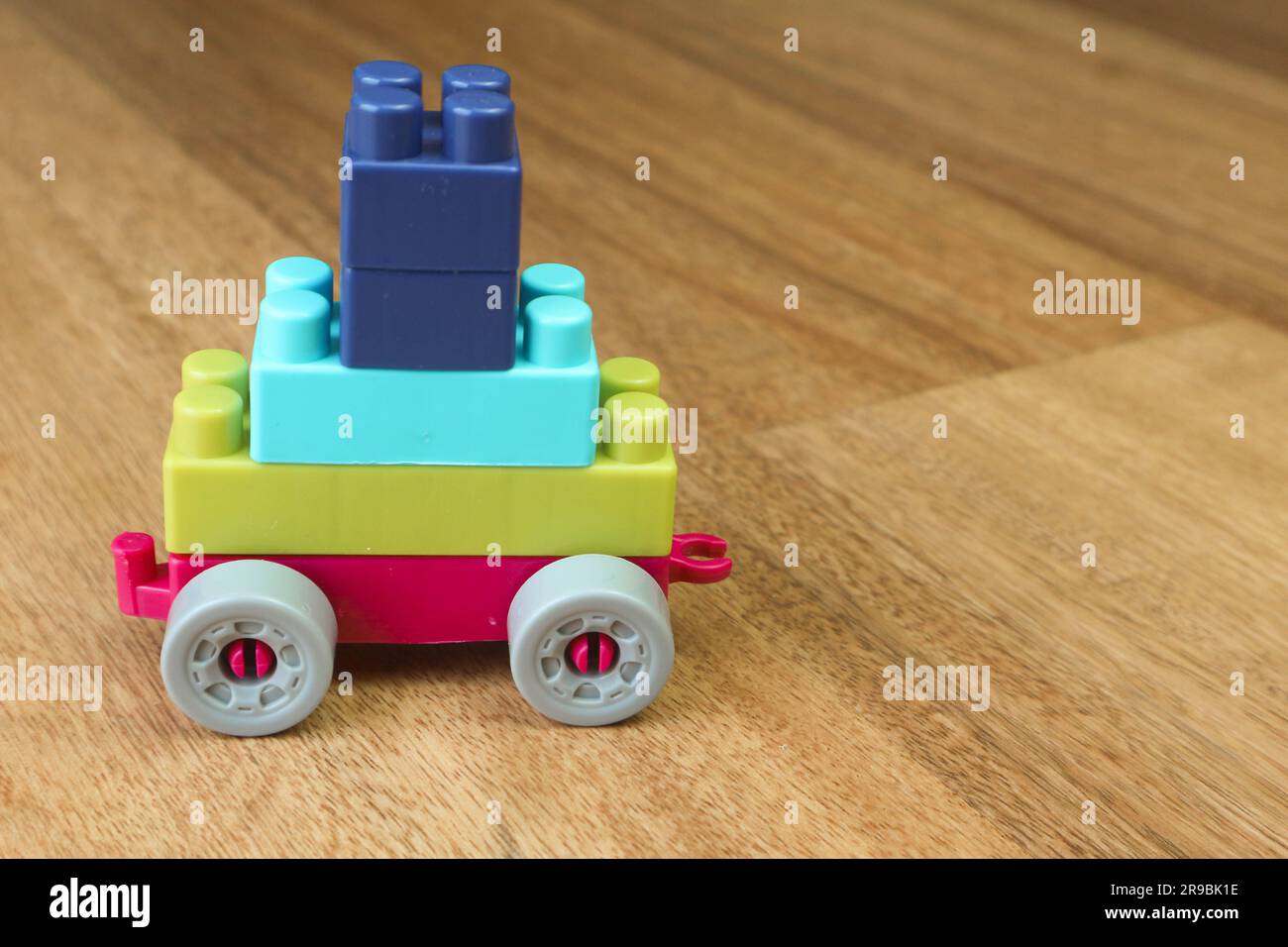 Car on blocks hi-res stock photography and images - Alamy