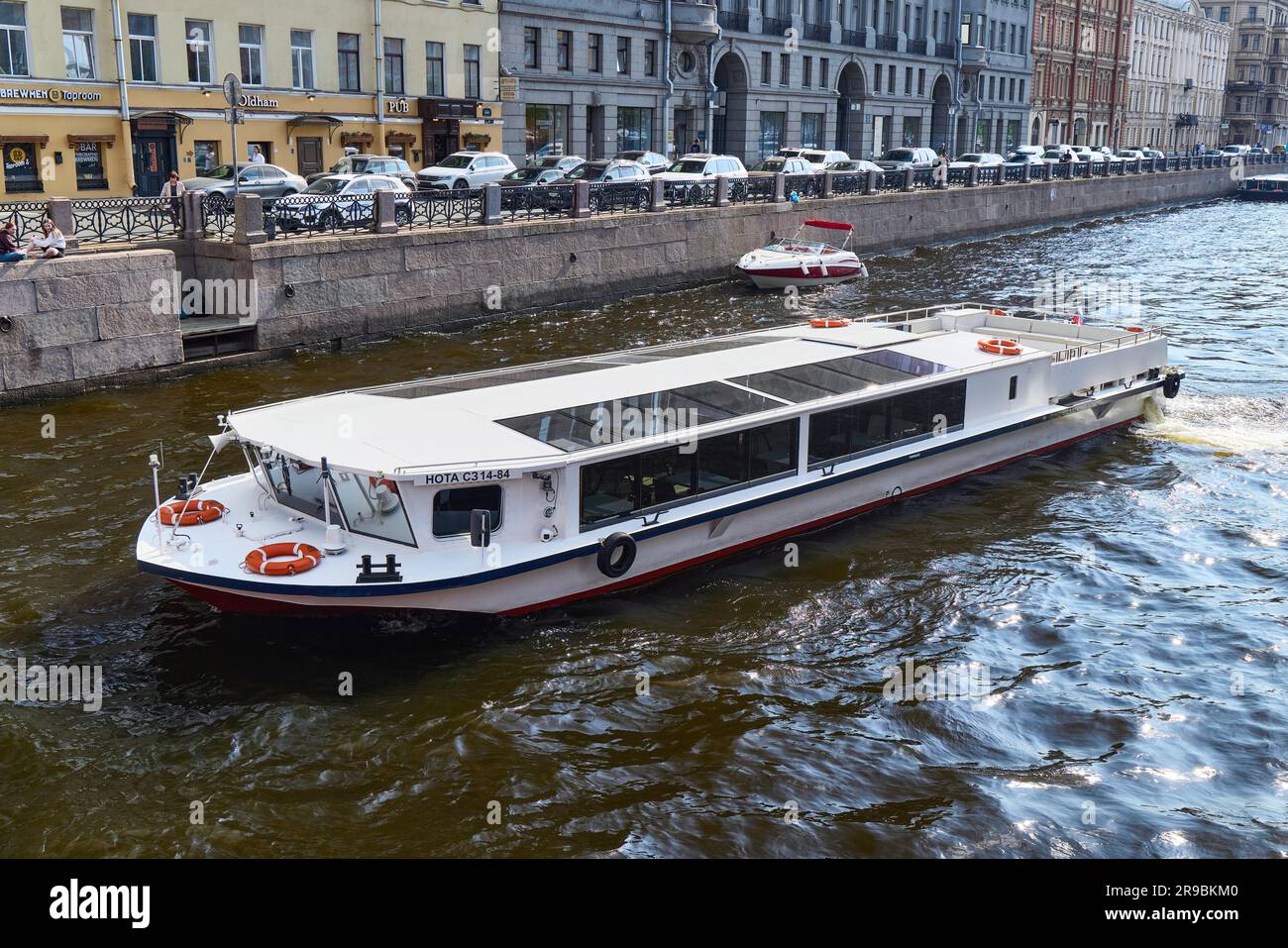 Tourist boat in the river in the city Stock Photo - Alamy