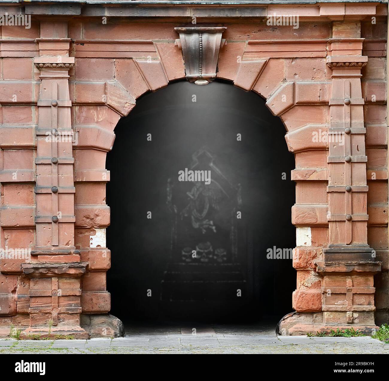 Gateway to an encased tomb Stock Photo - Alamy