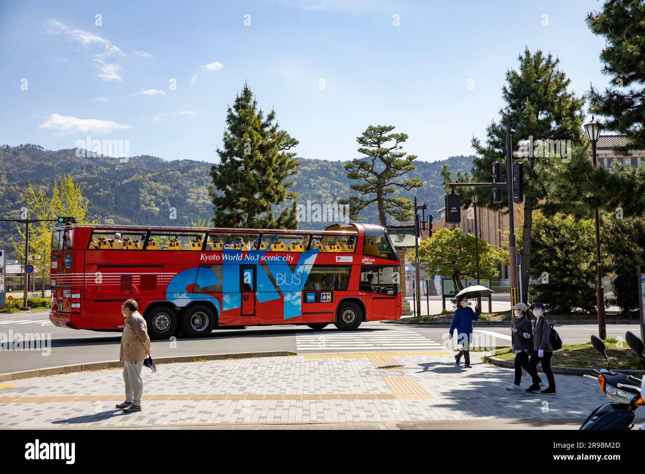 Japanese bus hi-res stock photography and images - Alamy