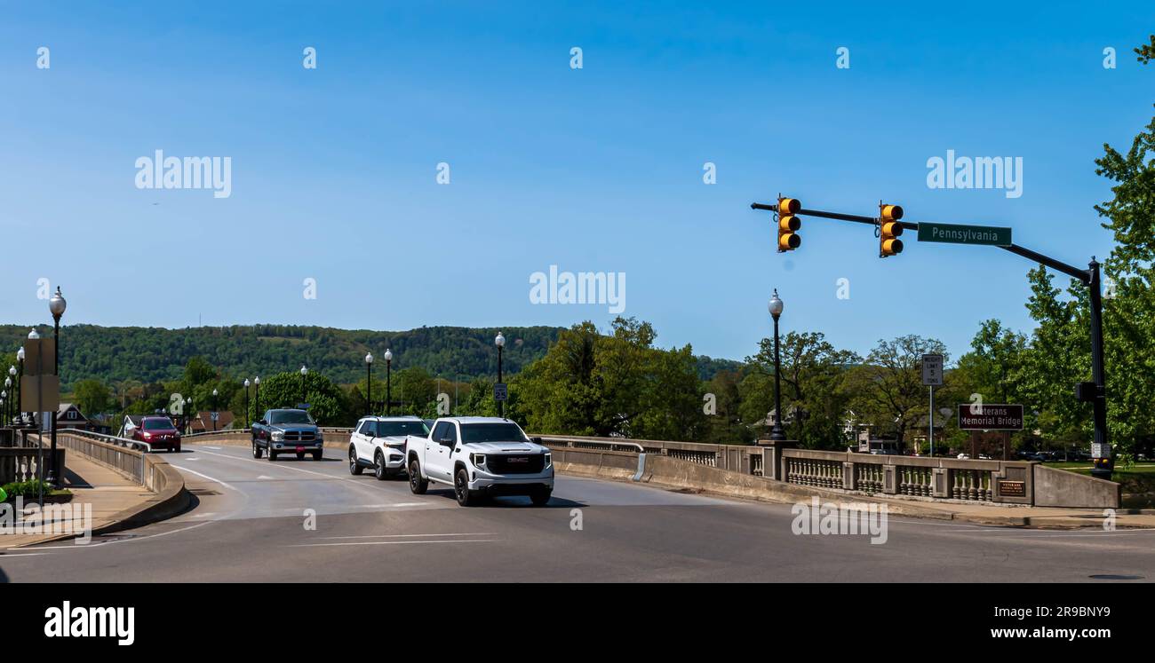 Hickory street bridge hi-res stock photography and images - Alamy