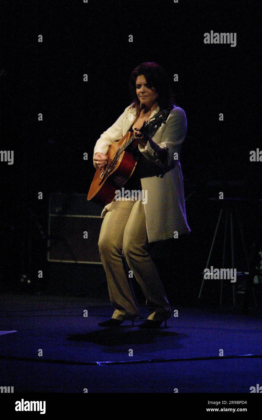 Rosanne cash concert hi-res stock photography and images - Alamy