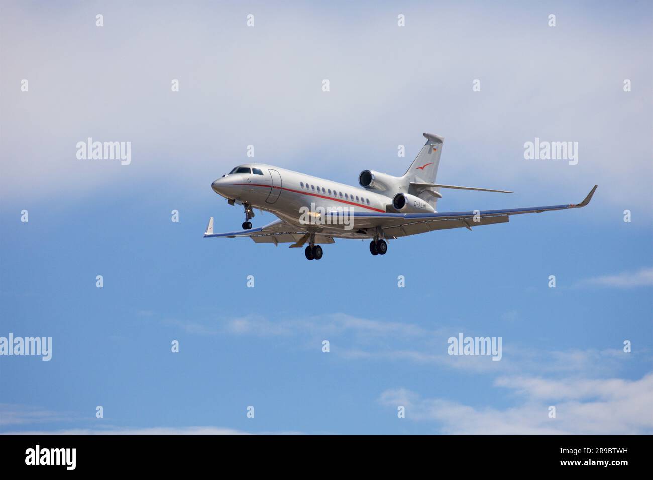 Air Hamburg Dassault Falcon 7x, D-ALIN, Landing at Pearson Airport ...