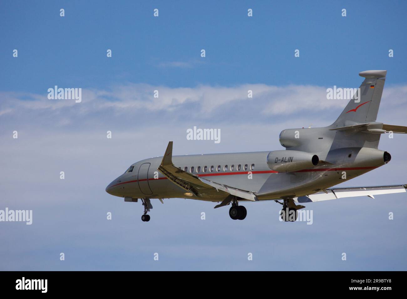 Air Hamburg Dassault Falcon 7x, D-ALIN, Landing at Pearson Airport ...