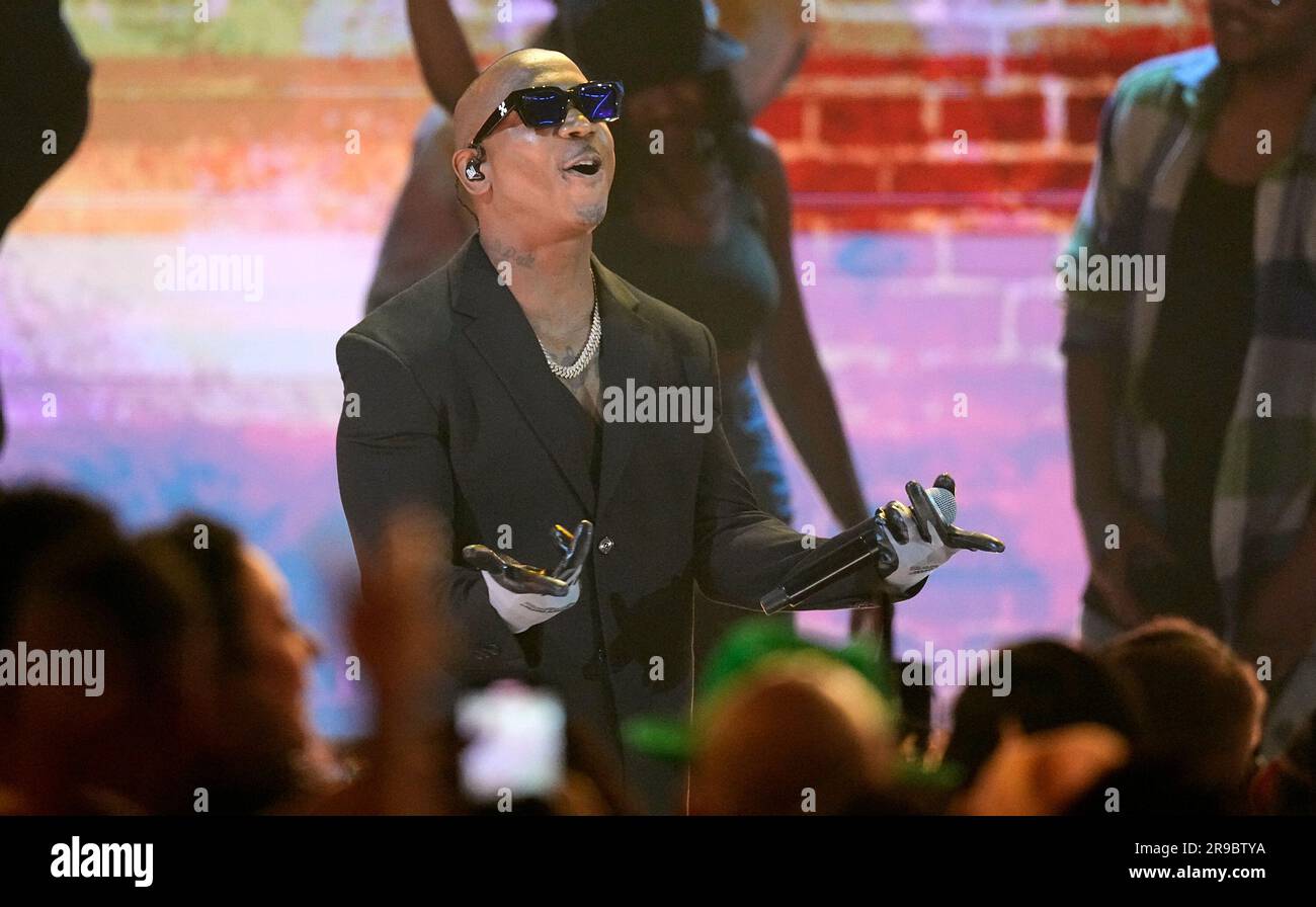 Ja Rule performs "Holla Holla" at the BET Awards on Sunday, June 25 ...