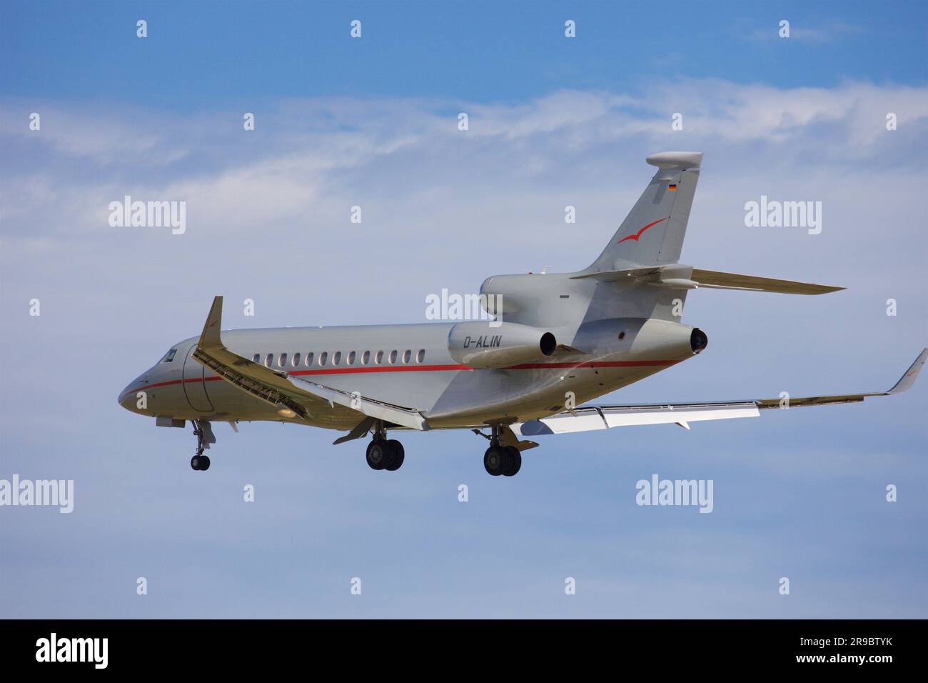 Air Hamburg Dassault Falcon 7x, D-ALIN, Landing at Pearson Airport ...