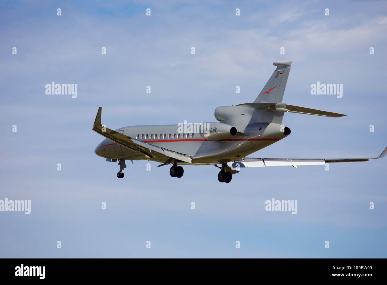 Air Hamburg Dassault Falcon 7x, D-ALIN, Landing at Pearson Airport ...