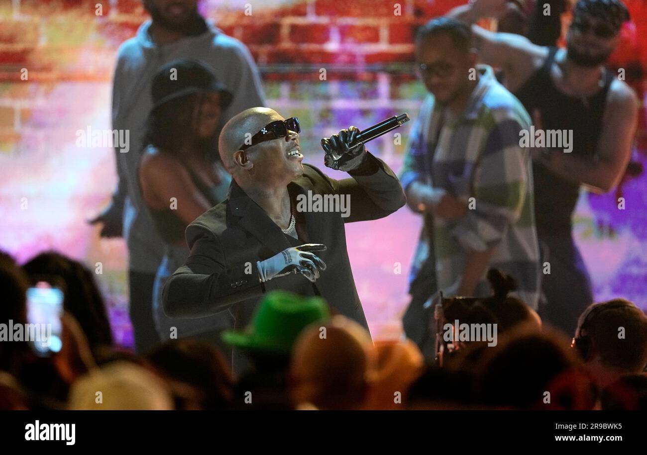 Ja Rule performs "Holla Holla" at the BET Awards on Sunday, June 25 ...