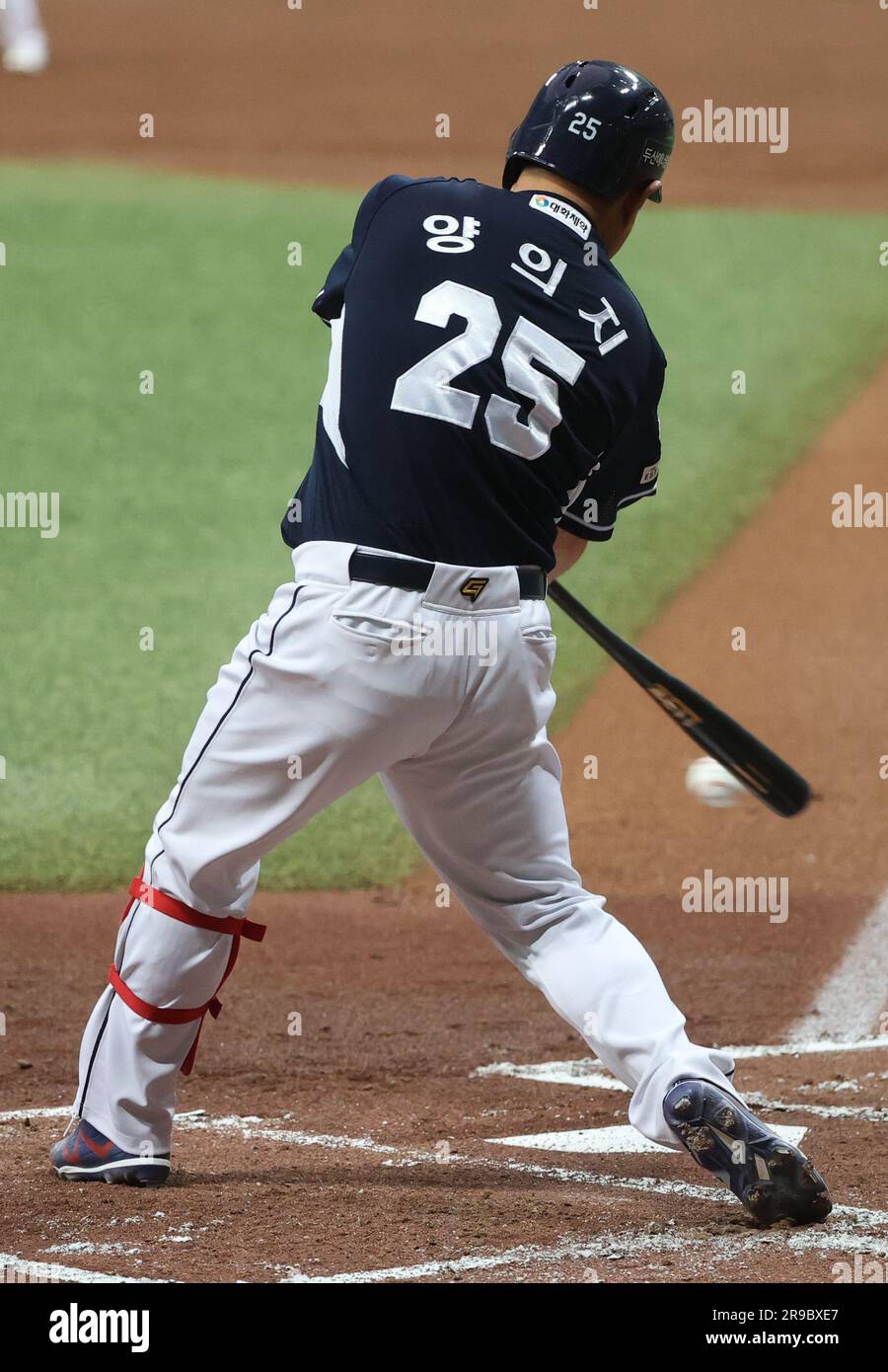 26th June, 2023. Baseball: Kiwoom Heroes vs. Doosan Bears Yang Eui-ji of the Doosan Bears hits a ...