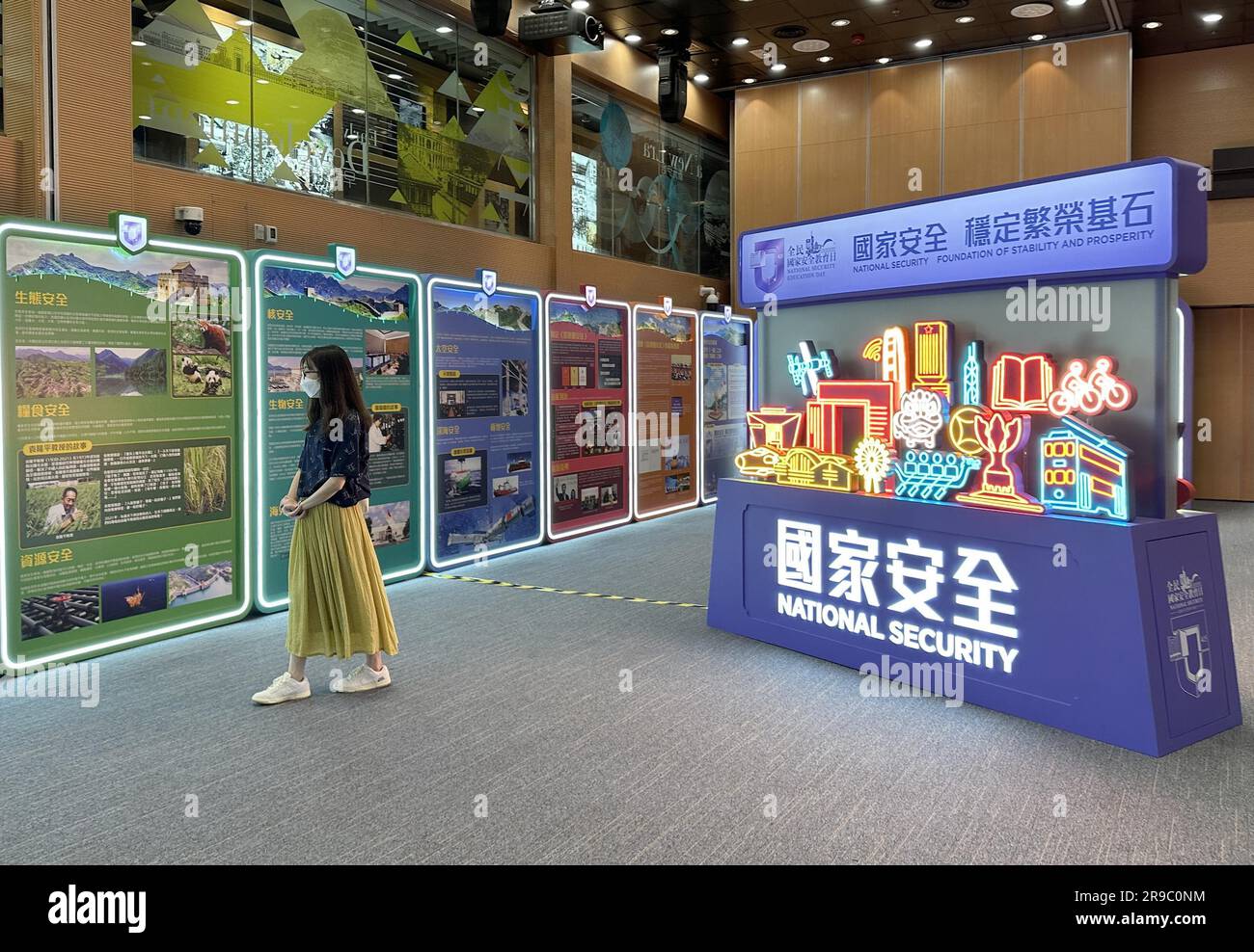 **CHINESE MAINLAND, HONG KONG, MACAU AND TAIWAN OUT** People visit the ...