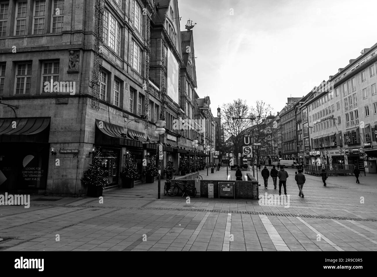 Munich road Black and White Stock Photos & Images - Alamy