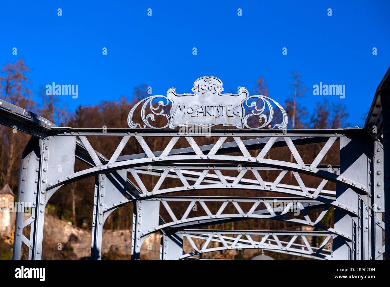 Mozartsteg, Mozart Footbridge over Salzach River, Salzburg, Austria ...