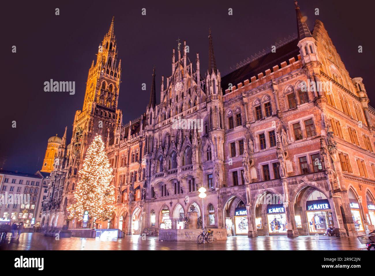 Munich skyline night hi-res stock photography and images - Alamy