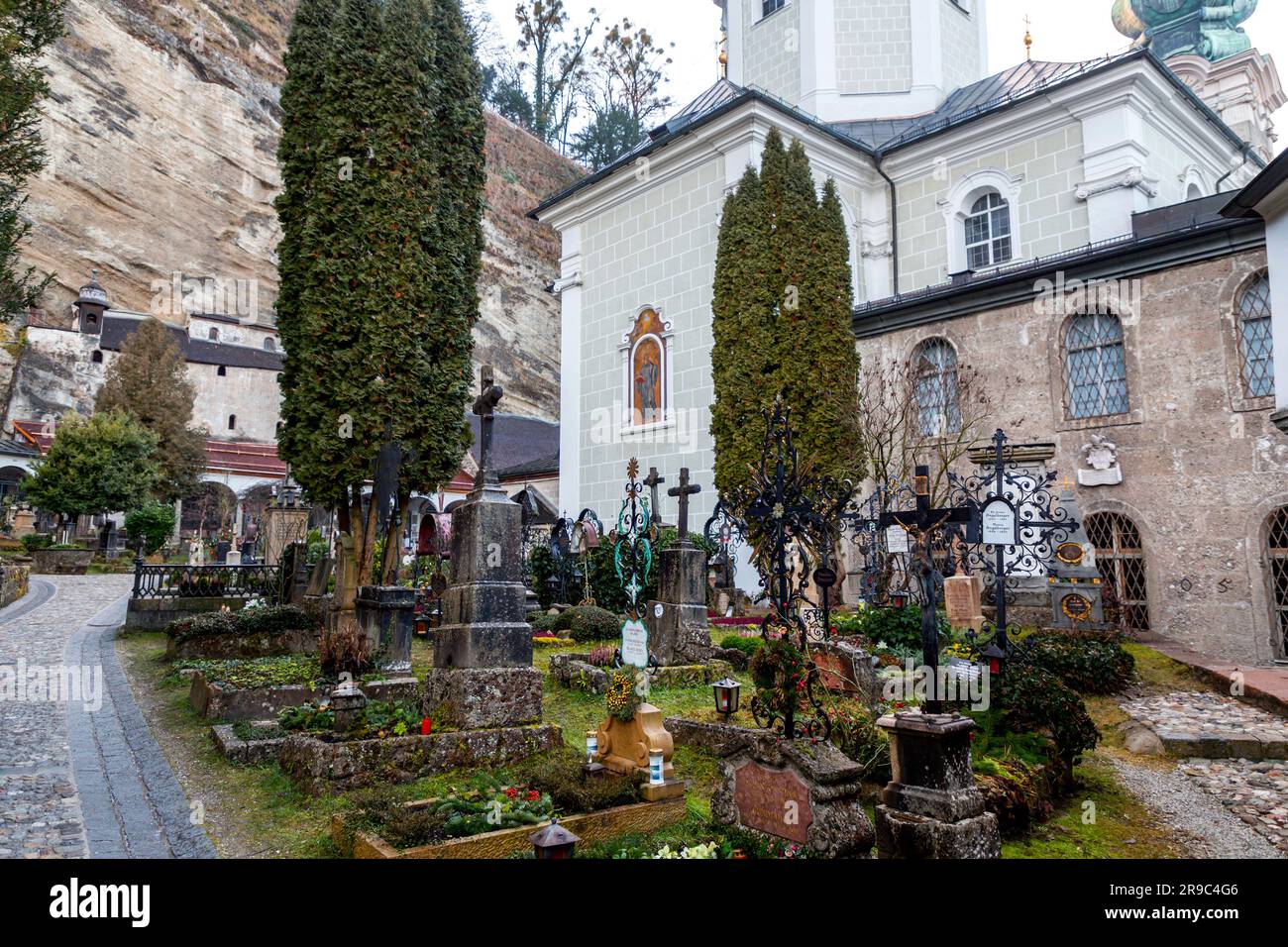 Austrian cemetery tombstone grave hi-res stock photography and images ...