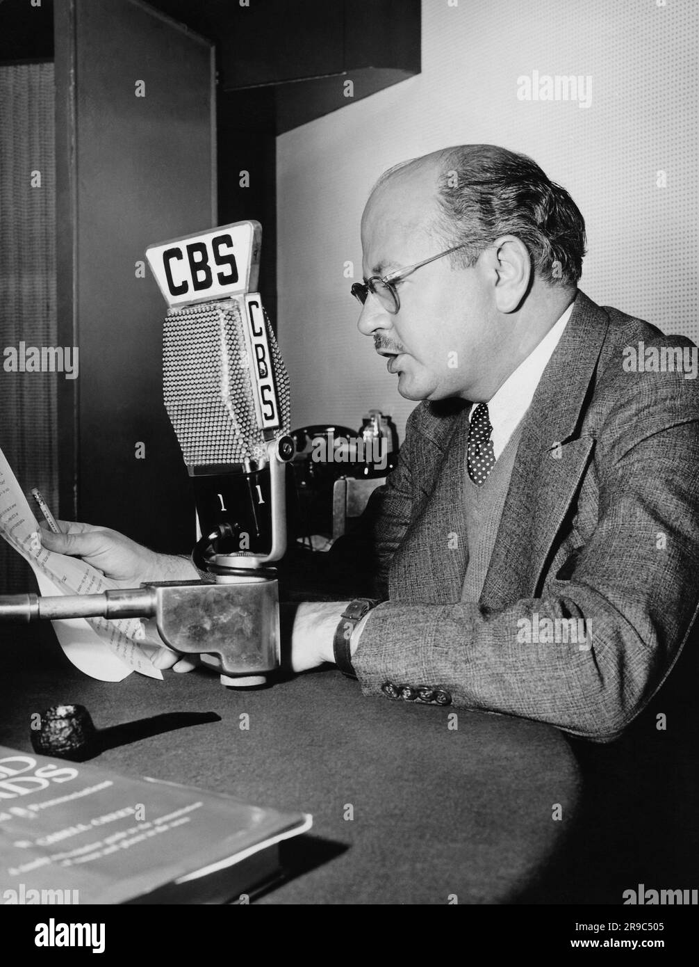 William shirer Black and White Stock Photos & Images - Alamy