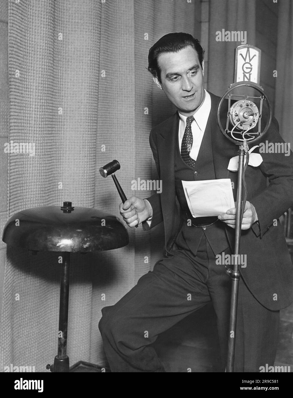 News broadcast radio station 1930s hi-res stock photography and images ...