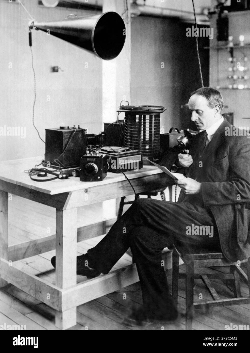 1920s radio broadcast hi-res stock photography and images - Alamy