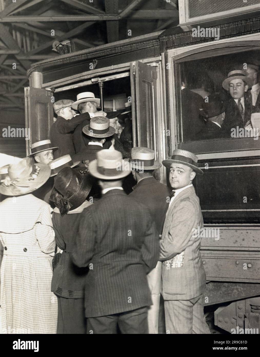 New York, New York: August 7, 1919 Street car employees on strike ...