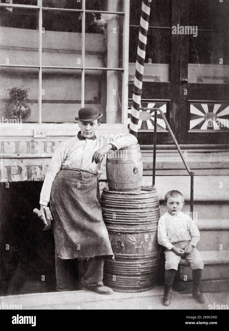 Family shop 1890 hi-res stock photography and images - Alamy