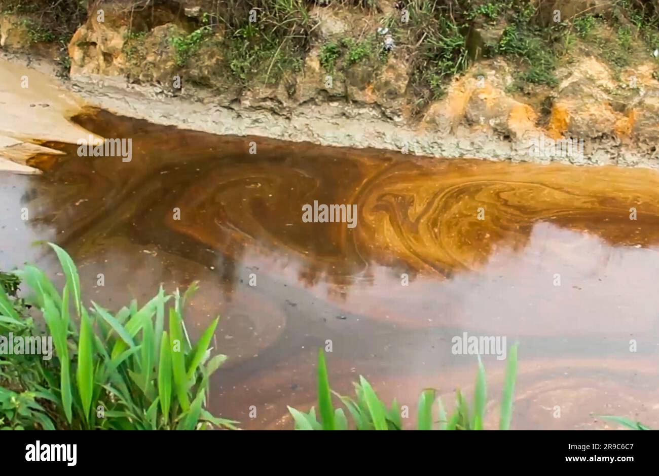 In this grab taken from video, oil from a spill pollutes the Okuku ...