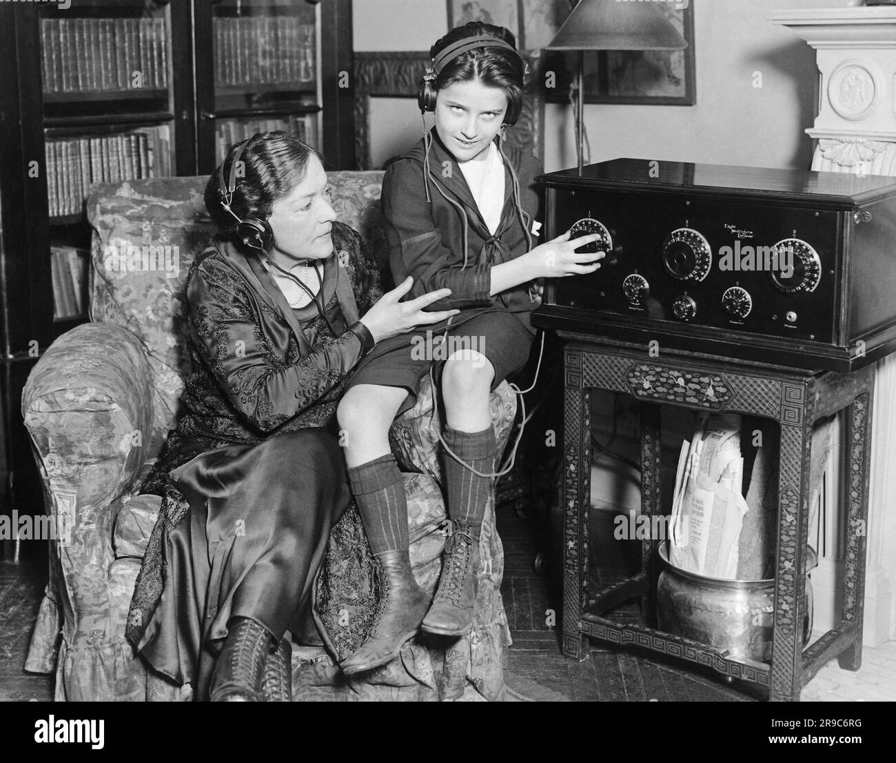 New York, New York: February 12, 1925 Actress Blanche Bates enjoys ...