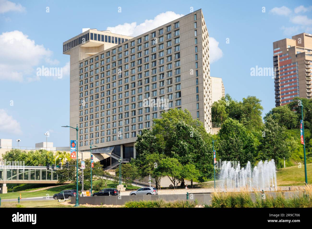 Triangular building across from the Kaufmann Center in Kansas City ...