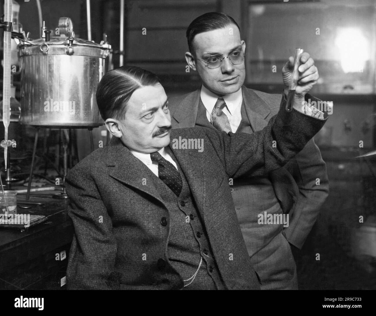 1920s scientists hi-res stock photography and images - Alamy