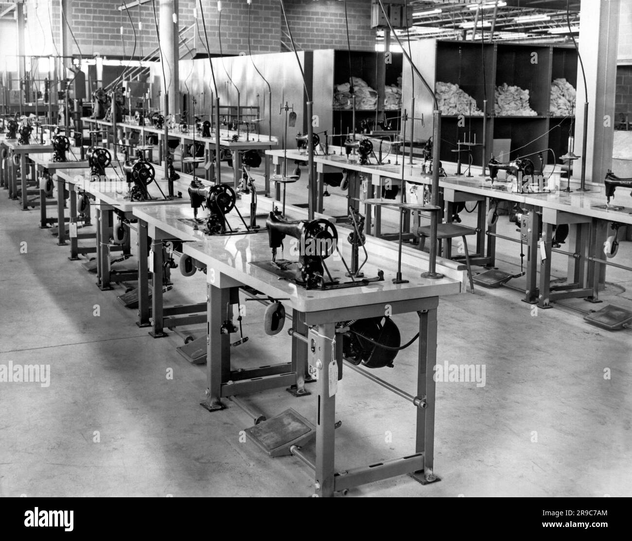 1930 sewing machine Black and White Stock Photos & Images - Alamy