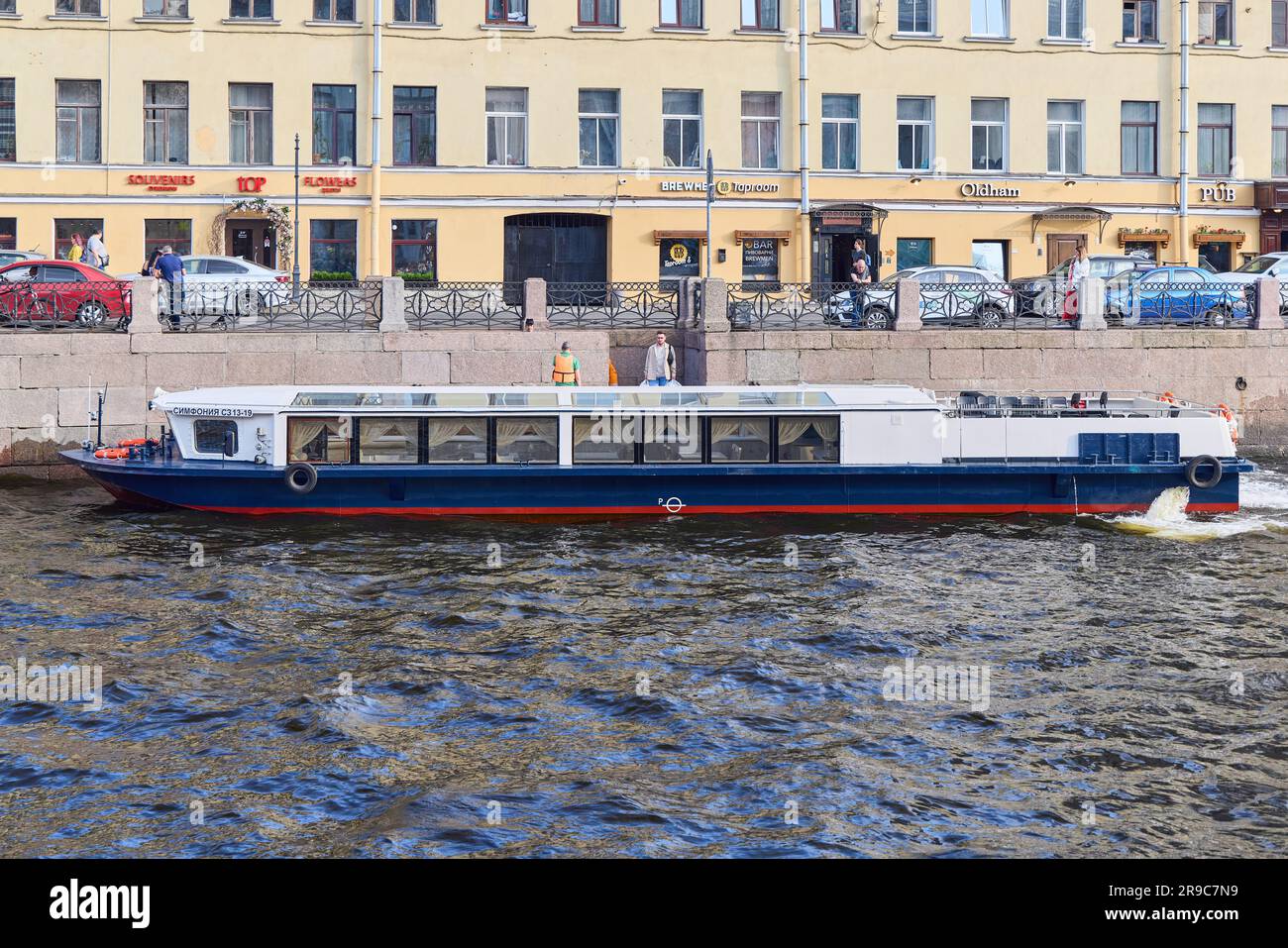 Tourist boat in the river in the city Stock Photo - Alamy