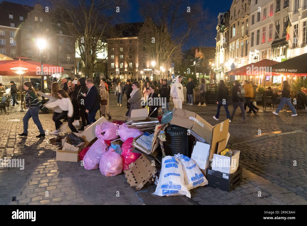 Brussels old town garbage hi-res stock photography and images - Alamy