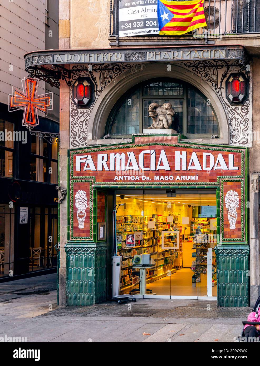 Spanish farmacia hi-res stock photography and images - Alamy