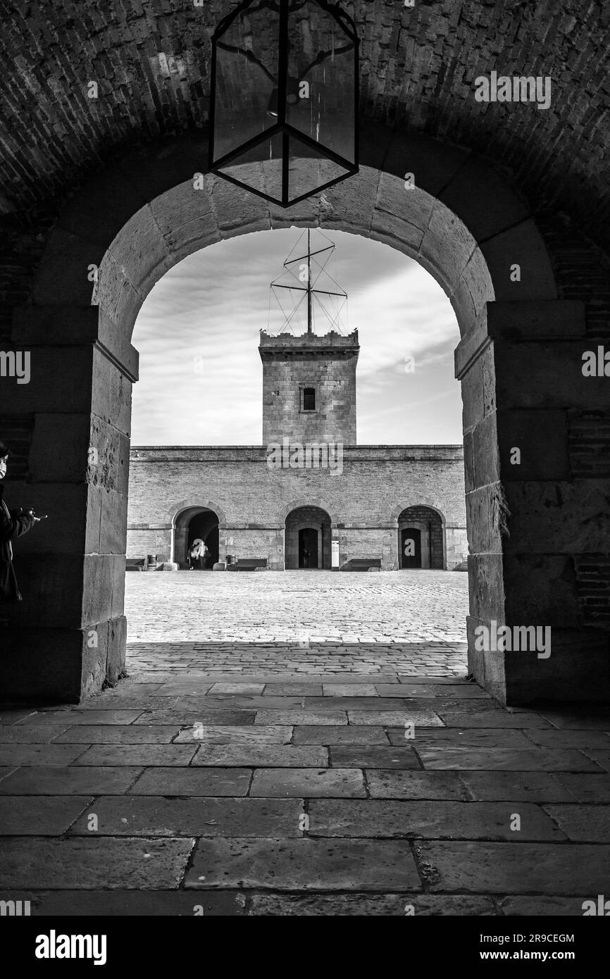 Barcelona ancient gate city Black and White Stock Photos & Images - Alamy