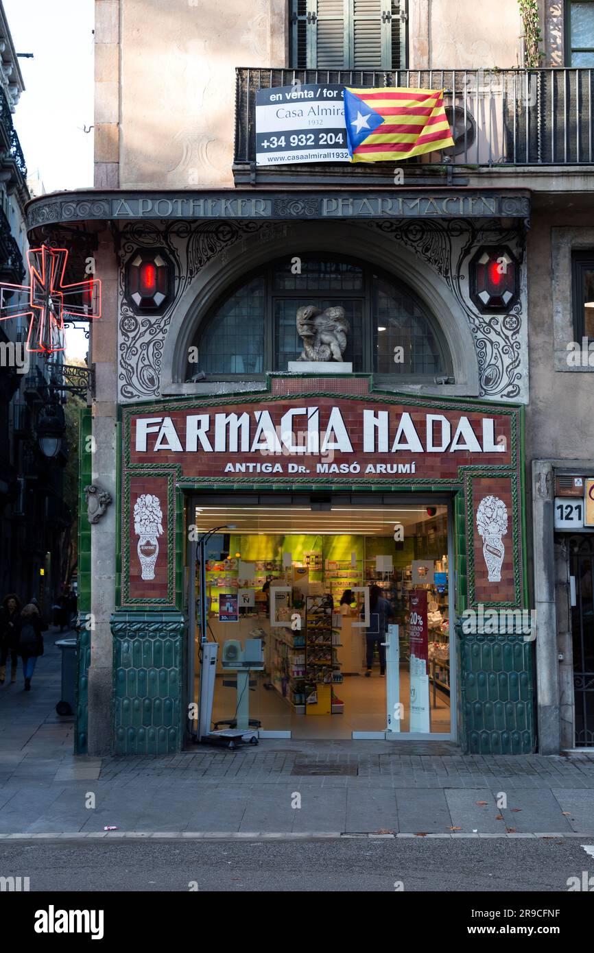 Spanish farmacia hi-res stock photography and images - Alamy