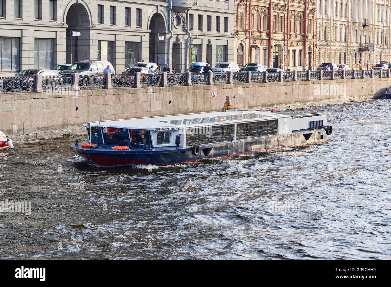 Tourist boat in the river in the city Stock Photo - Alamy